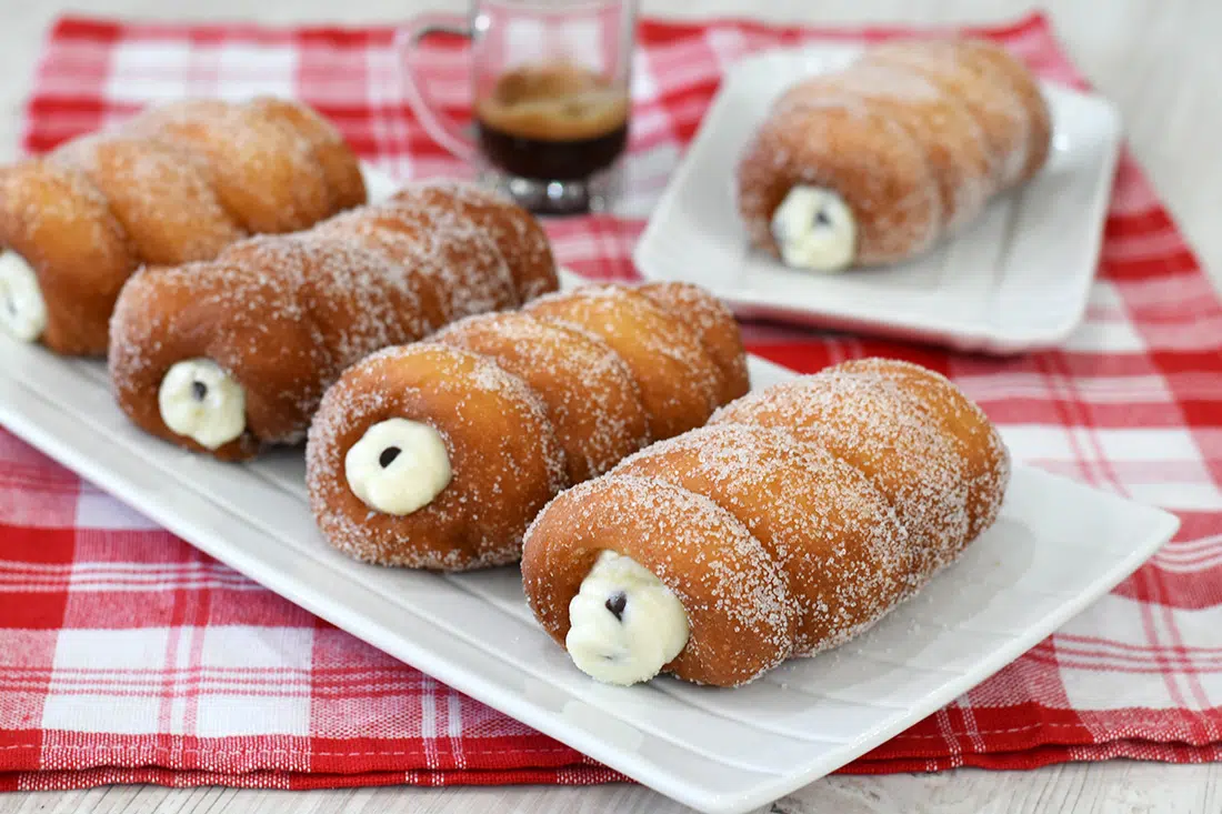 Cartocci siciliani fritti con ricotta - Tuorlo Rosso