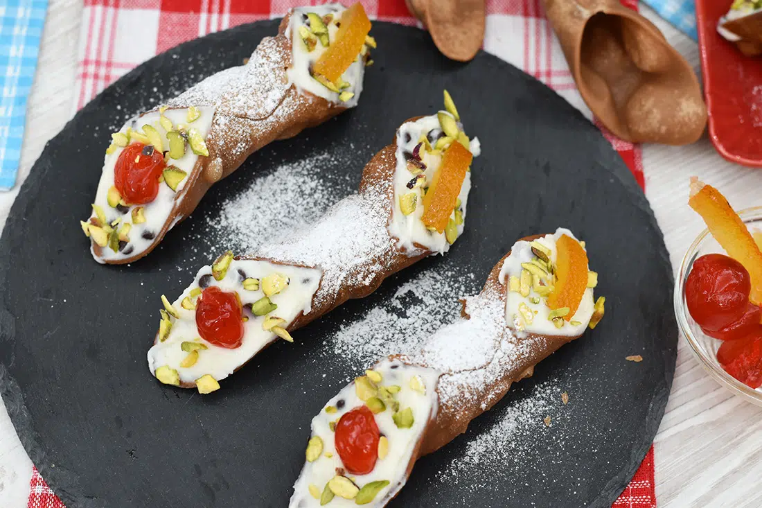 Cannoli siciliani: ricetta originale siciliana - Tuorlo Rosso