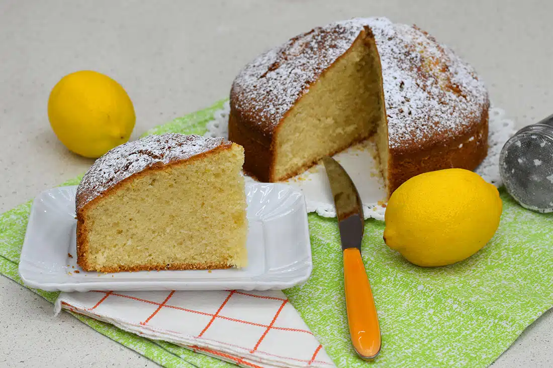 Torta al limone morbidissima e profumatissima: ricetta e consigli ...